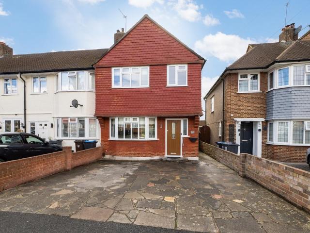 3 bedroom end of terrace house for sale