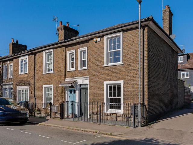 3 bedroom end of terrace house for sale