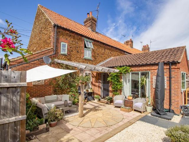 3 bedroom end of terrace house for sale
