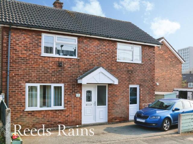 3 bedroom end of terrace house for sale