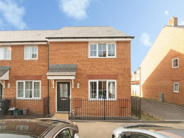3 bedroom end of terrace house for sale