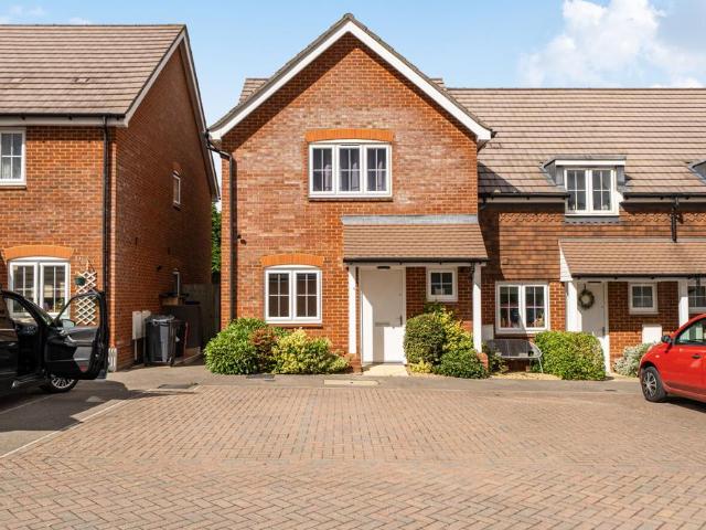 3 bedroom end of terrace house for sale