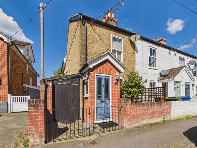 3 bedroom end of terrace house for sale