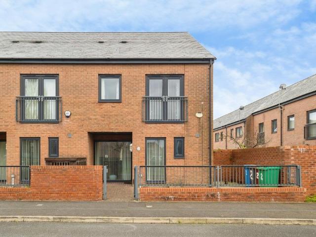 3 bedroom end of terrace house for sale