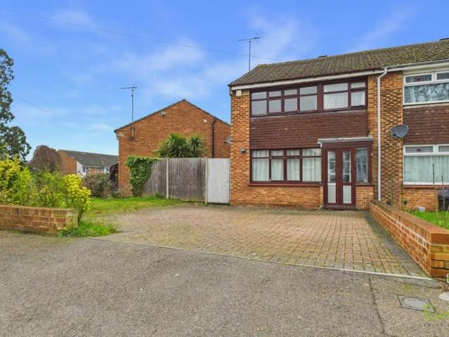 3 bedroom end of terrace house for sale