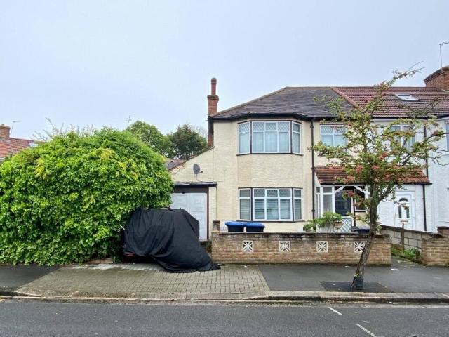 3 bedroom end of terrace house for sale