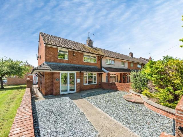 3 bedroom end of terrace house for sale