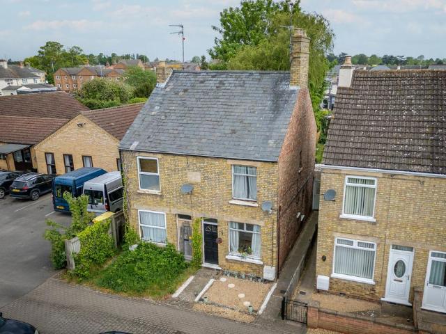 3 bedroom end of terrace house for sale