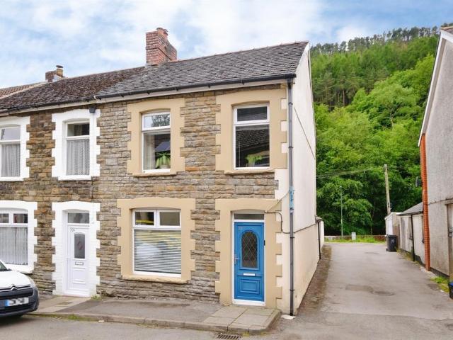 3 bedroom end of terrace house for sale