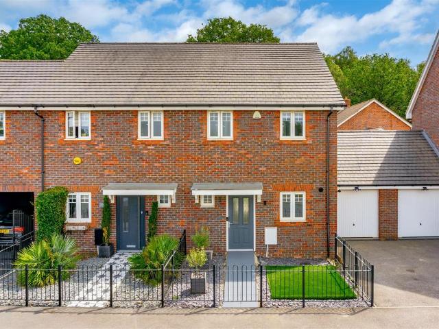 3 bedroom end of terrace house for sale