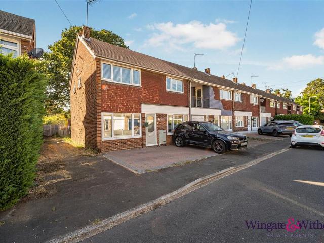 3 bedroom end of terrace house for sale