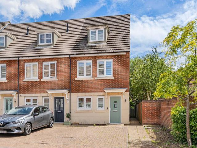 3 bedroom end of terrace house for sale