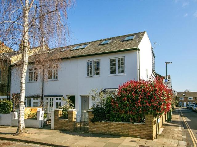 3 bedroom end of terrace house for sale