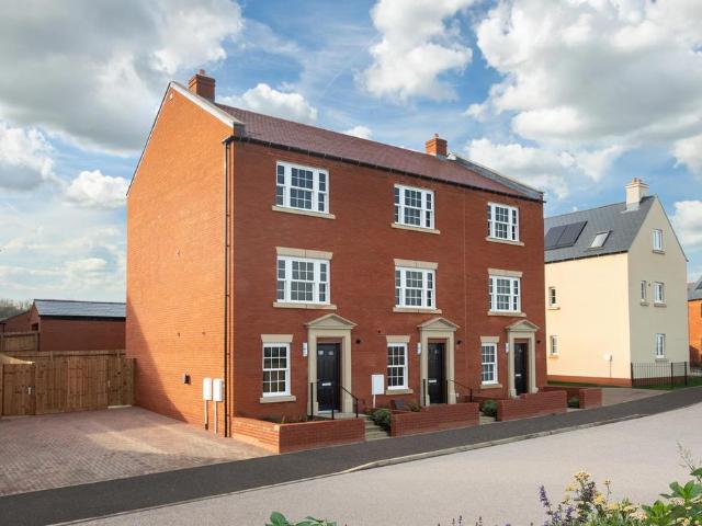 3 bedroom end of terrace house for sale