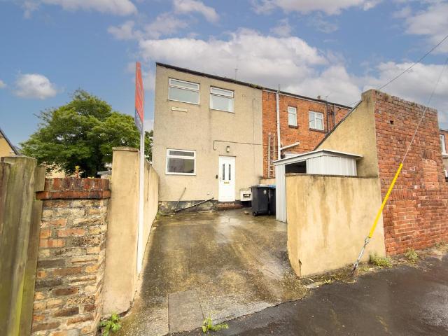 3 bedroom end of terrace house for sale