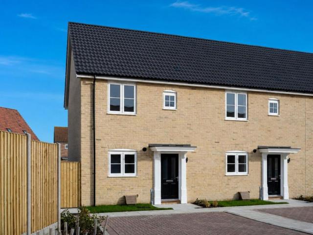 3 bedroom end of terrace house for sale