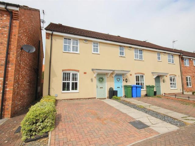 3 bedroom end of terrace house for sale