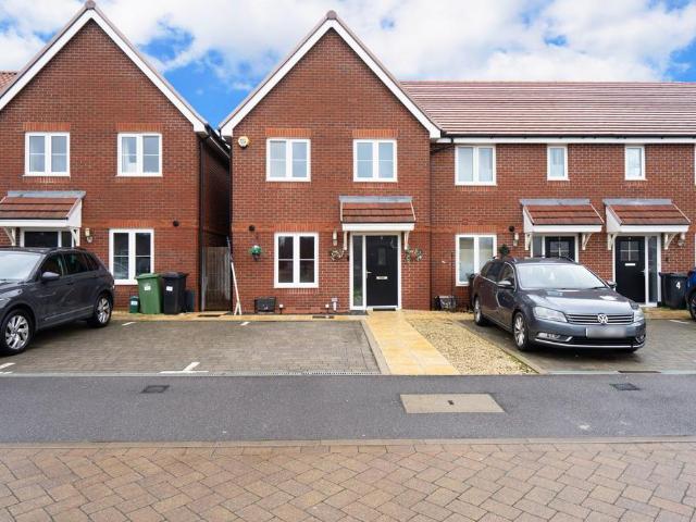 3 bedroom end of terrace house for sale