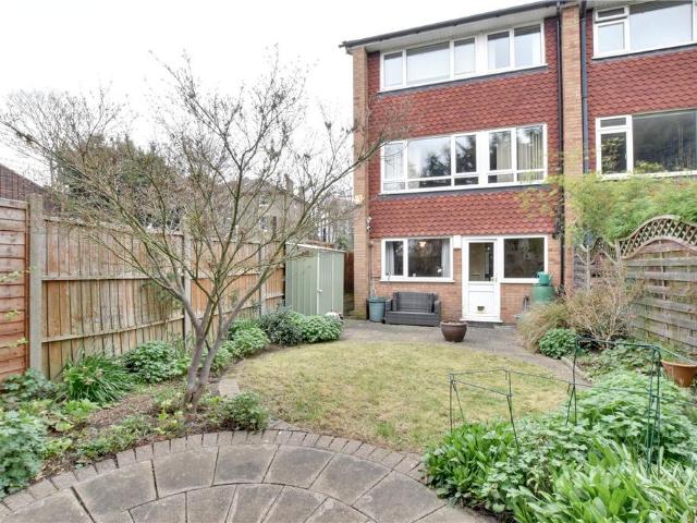 4 bedroom end of terrace house for sale