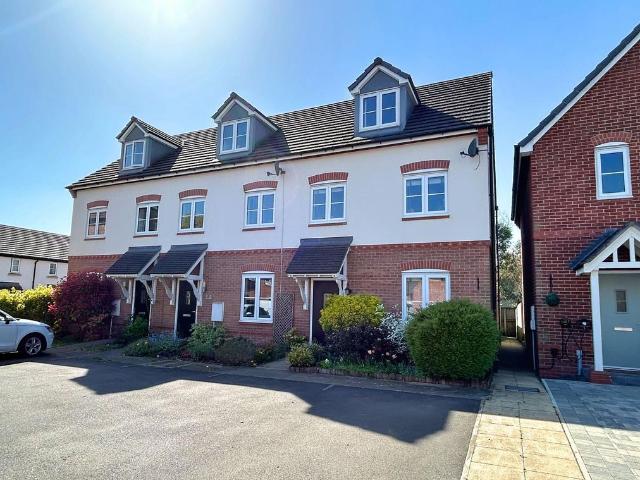 3 bedroom end of terrace house for sale