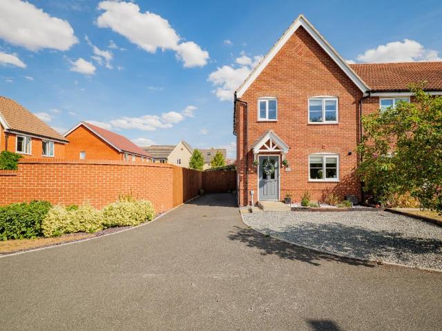 3 bedroom end of terrace house for sale