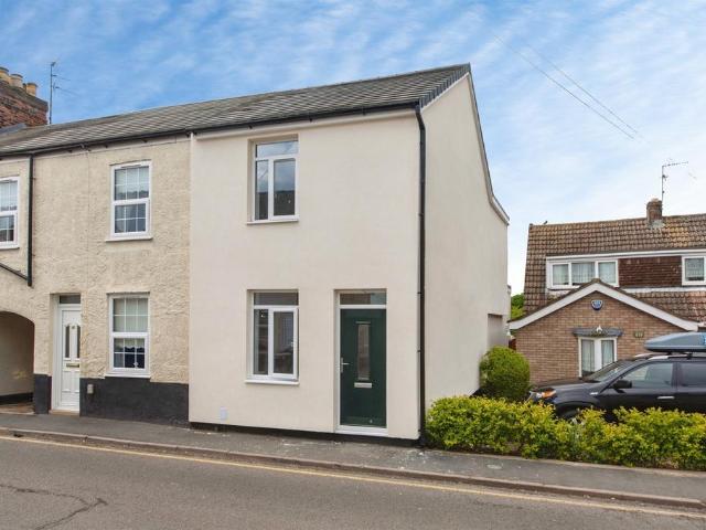 3 bedroom end of terrace house for sale