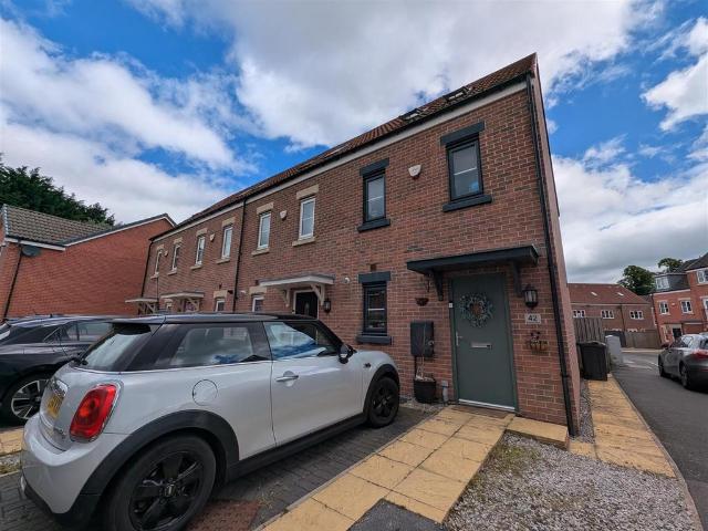 3 bedroom end of terrace house for sale