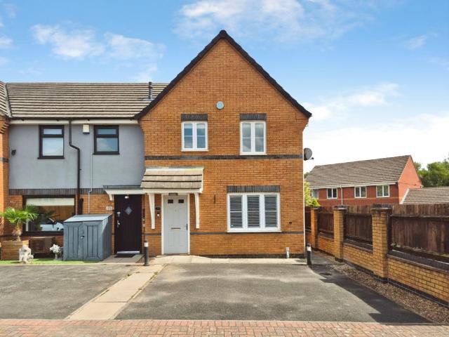 3 bedroom end of terrace house for sale