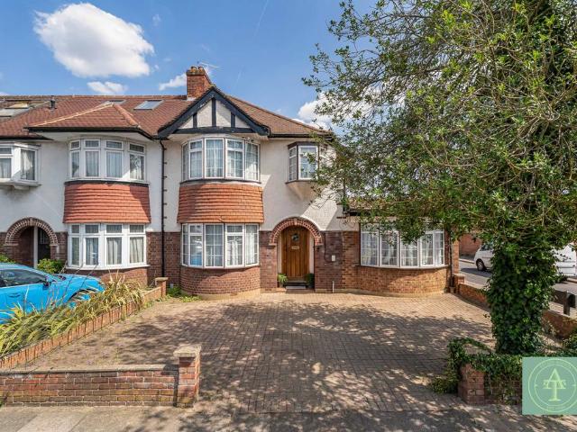 3 bedroom end of terrace house for sale