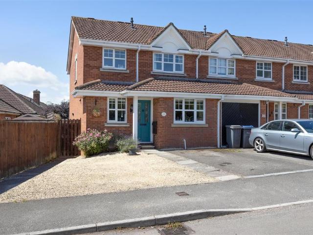 3 bedroom end of terrace house for sale