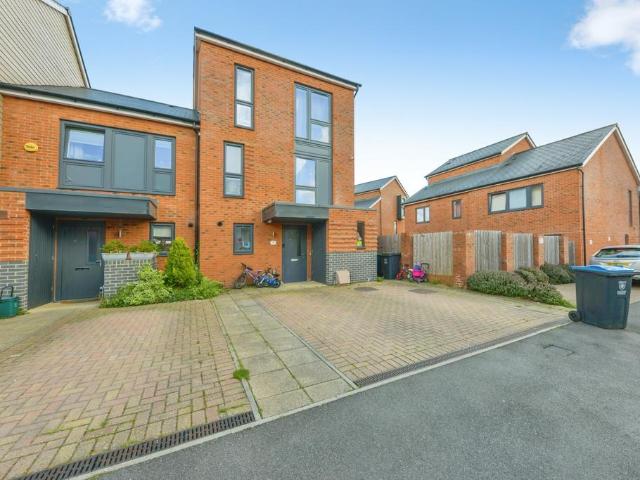 3 bedroom end of terrace house for sale