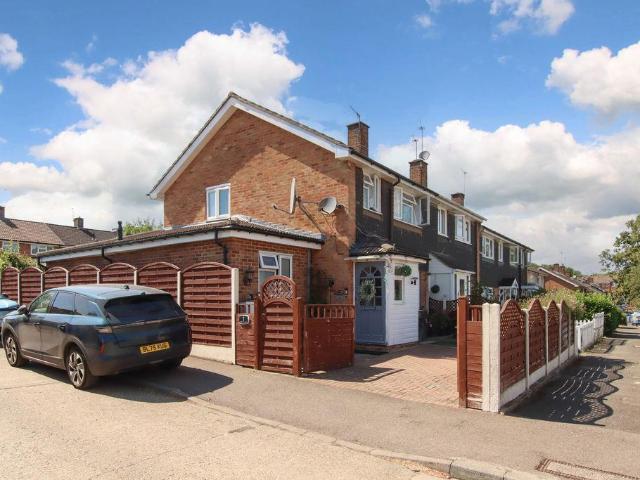 4 bedroom end of terrace house for sale