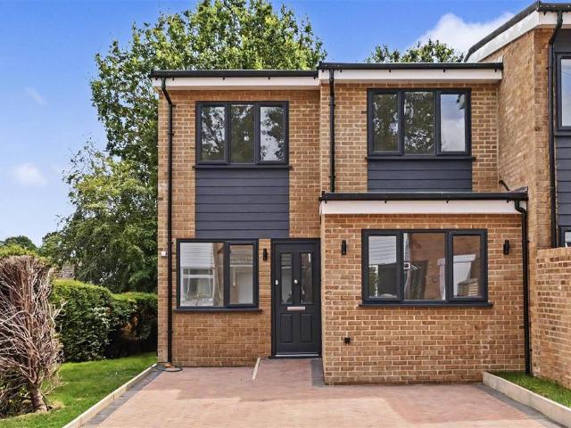 3 bedroom end of terrace house for sale