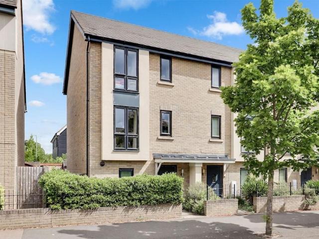 3 bedroom end of terrace house for sale