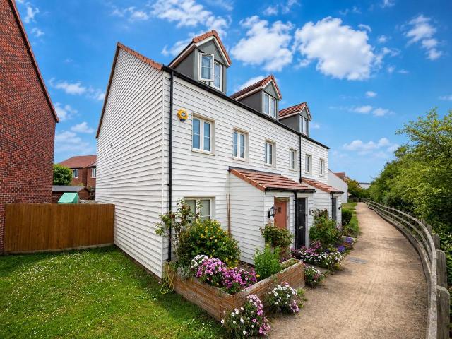 3 bedroom end of terrace house for sale