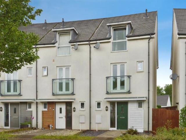 3 bedroom end of terrace house for sale