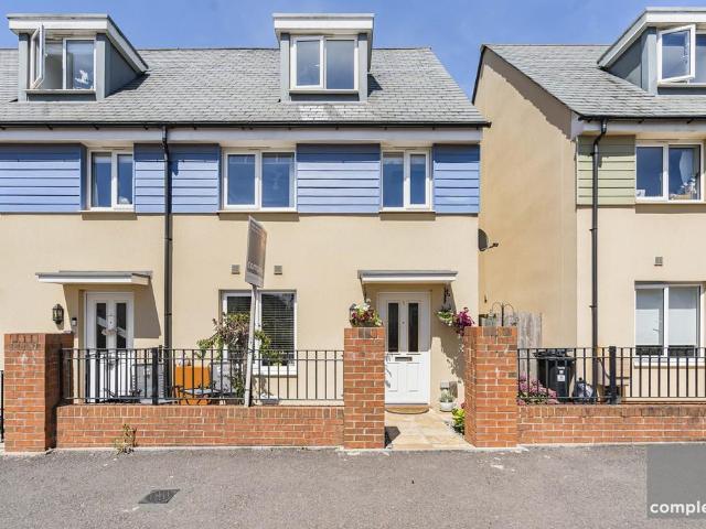 3 bedroom end of terrace house for sale