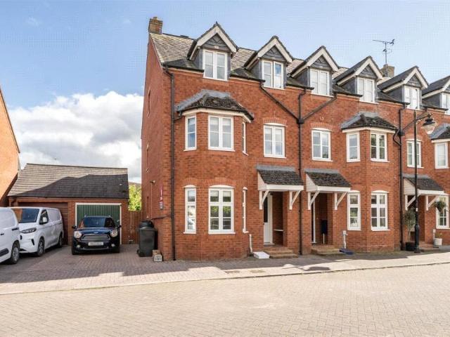 3 bedroom end of terrace house for sale