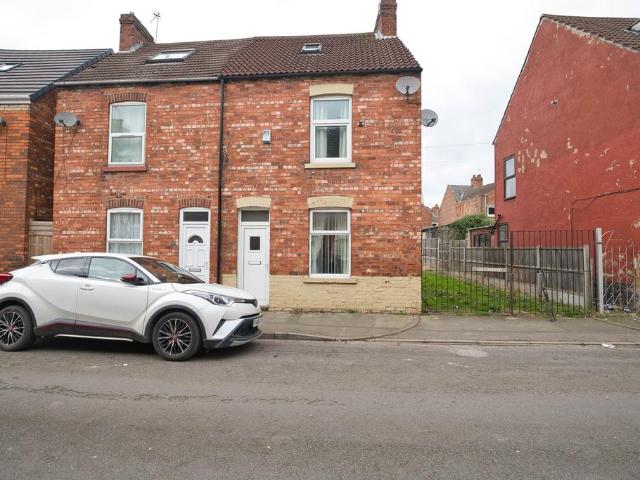 3 bedroom end of terrace house for sale