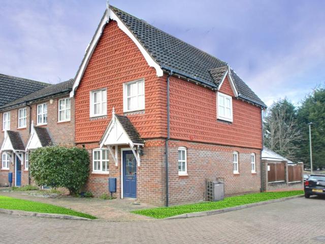 3 bedroom end of terrace house for sale