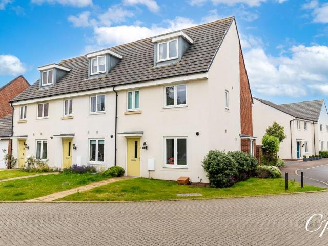 3 bedroom end of terrace house for sale