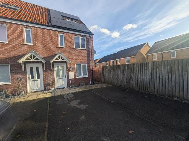3 bedroom end of terrace house for sale