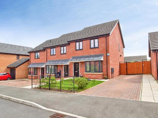 3 bedroom end of terrace house for sale