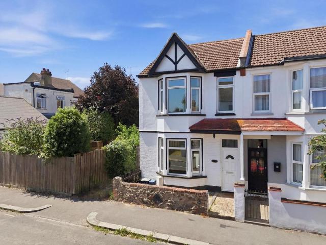 3 bedroom end of terrace house for sale