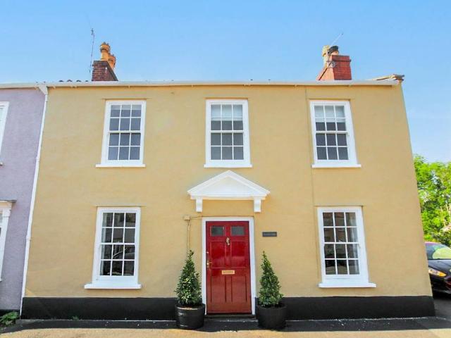 3 bedroom end of terrace house for sale