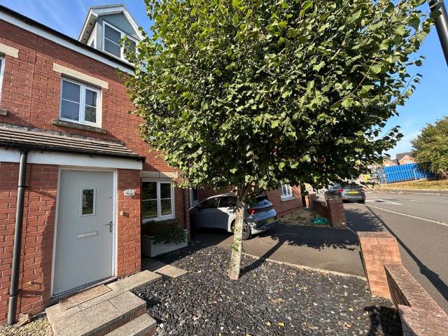 3 bedroom end of terrace house for sale
