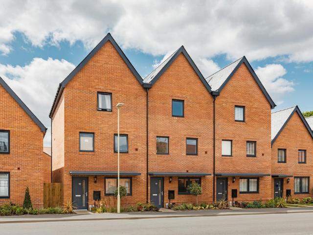 3 bedroom end of terrace house for sale