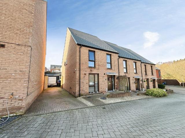 3 bedroom end of terrace house for sale