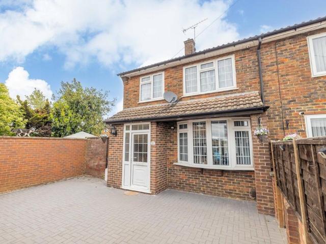 3 bedroom end of terrace house for sale