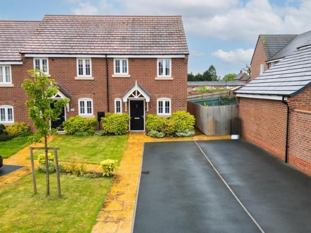 3 bedroom end of terrace house for sale